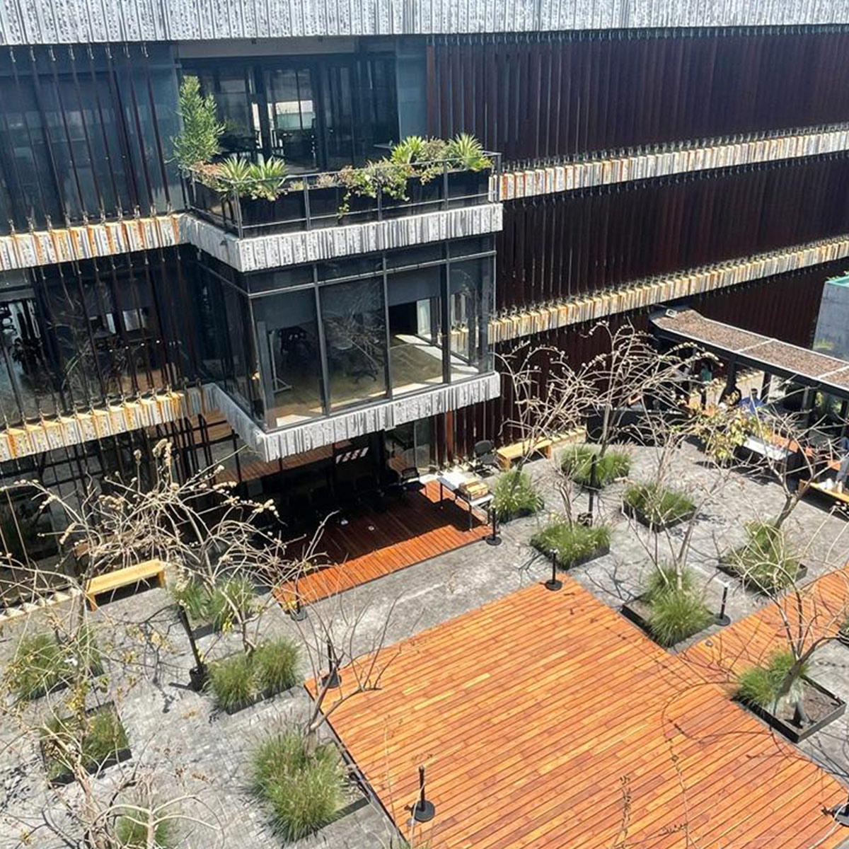 Construcción de un aula en el ala superior de la casa CEMEFI