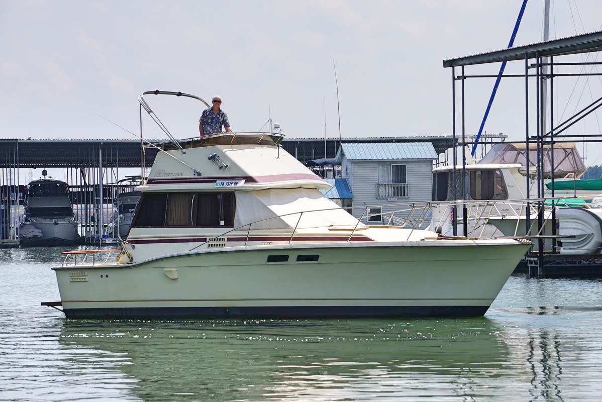Trojan F-32 | Harbortowne Marine | Full Service Marine Brokerage