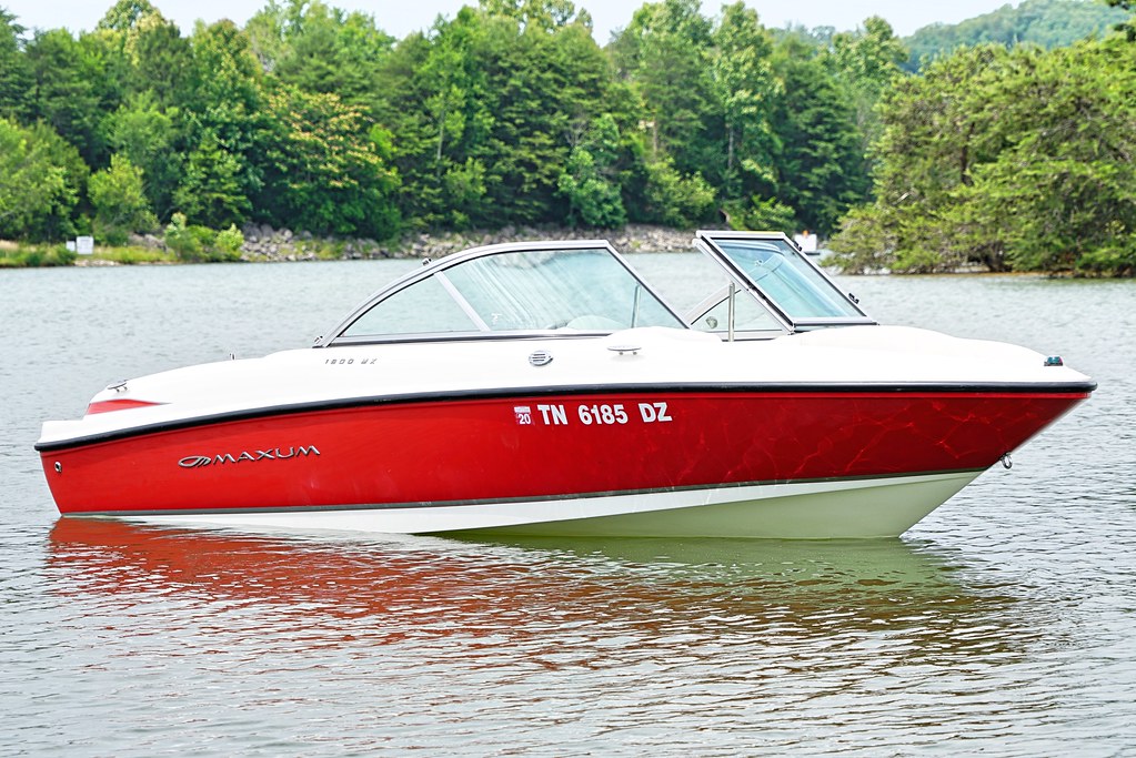 Maxum 1800 MX | Harbortowne Marine | Full Service Marine Brokerage