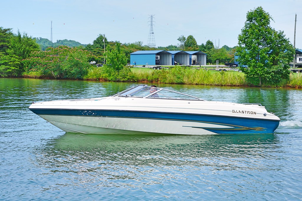 Glastron GX 225 | Harbortowne Marine | Full Service Marine Brokerage