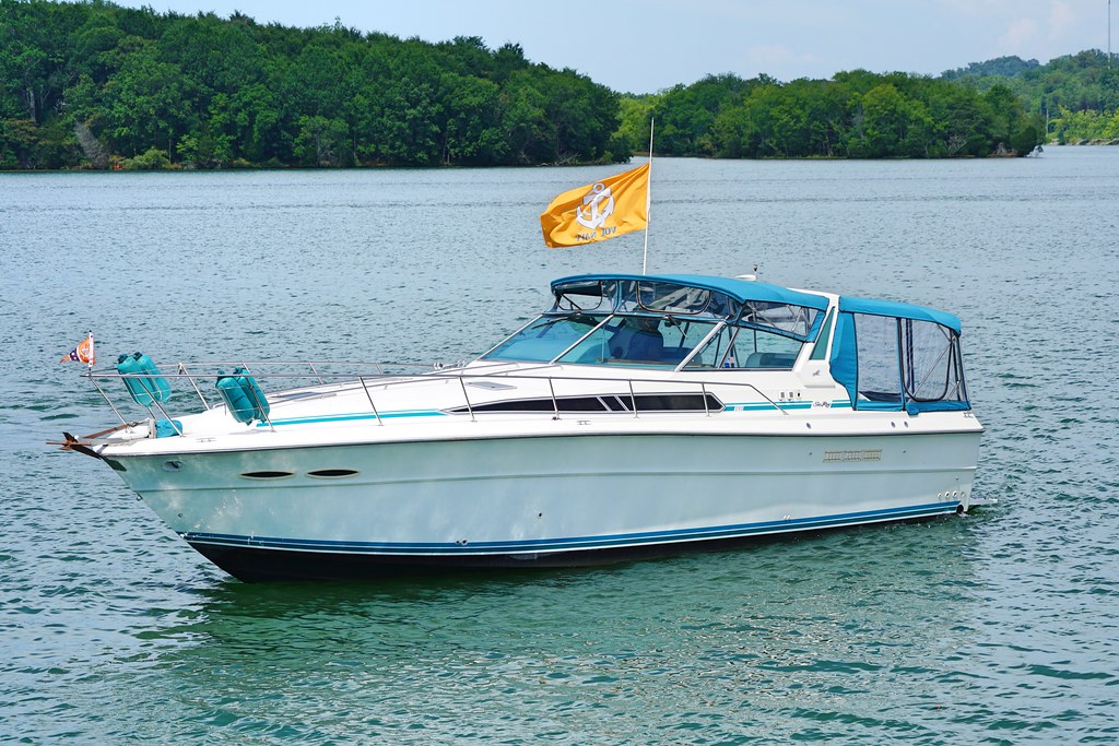 Sea Ray 390 Express Cruiser | Harbortowne Marine | Full Service Marine ...