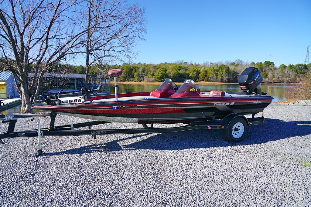 Legend 202 Dominator | Harbortowne Marine | Full Service Marine Brokerage