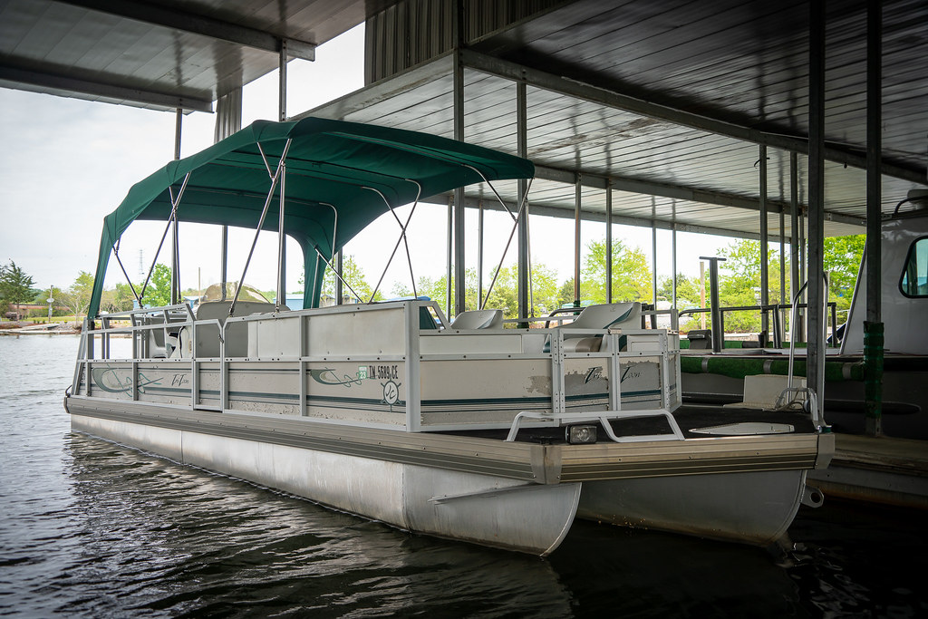 JC 266 Tritoon I/O | Harbortowne Marine | Full Service Marine Brokerage