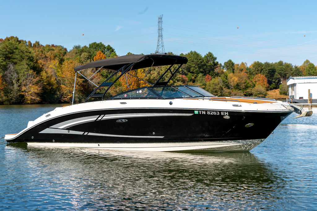 Sea Ray 270 Sundeck | Harbortowne Marine | Full Service Marine Brokerage