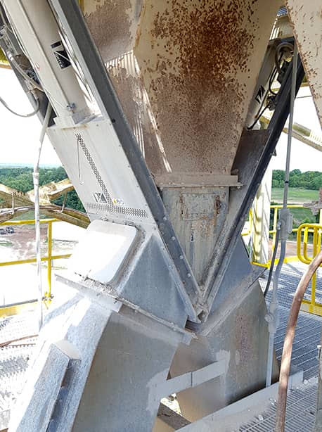 Gravity Vee Diverter Handling Clay & Limestone | Vortex