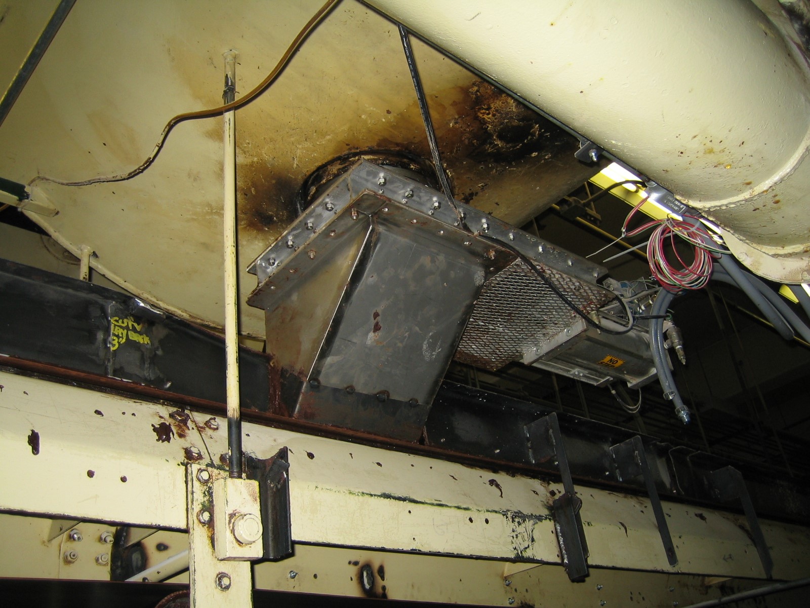 Roller Gate Handling Sugar | Vortex