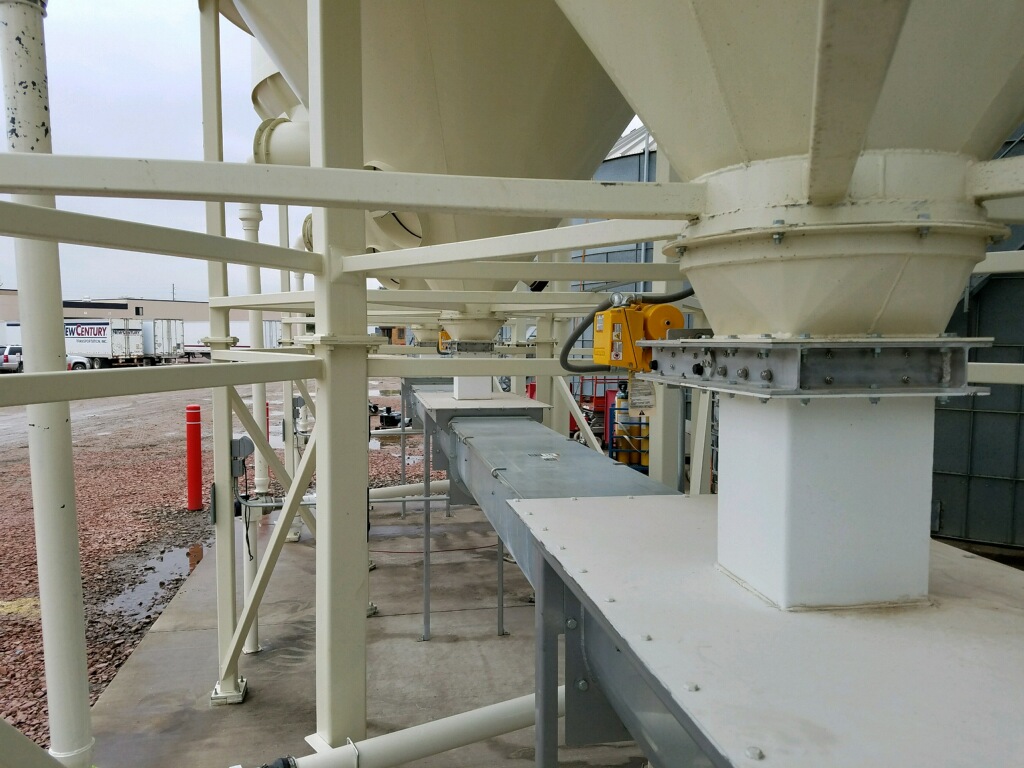 Roller Gates with Infinite Variable Positioners (IVPs) Handling Corn ...