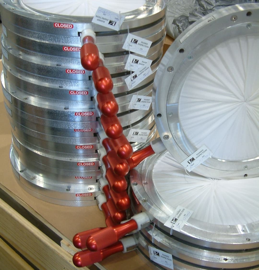 Iris Valve Handling Powdered Glass | Vortex