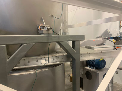 Roller Gate Handling Agricultural Hemp | Vortex