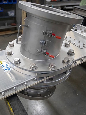 Orifice Gate with Flanged Spool Adapter Handling Plastic Pellet | Vortex