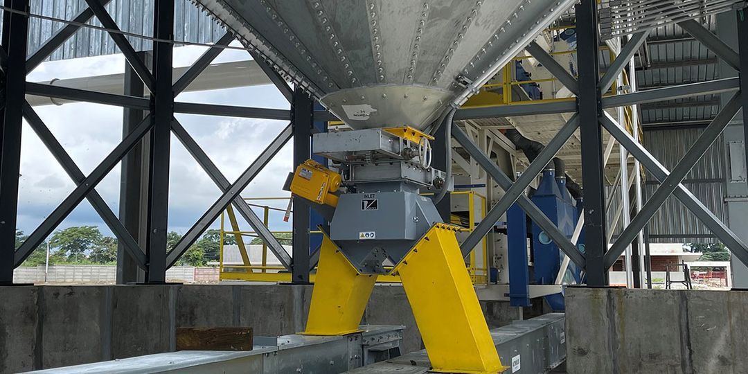 Aggregate Diverter Handling Corn Grits | Vortex