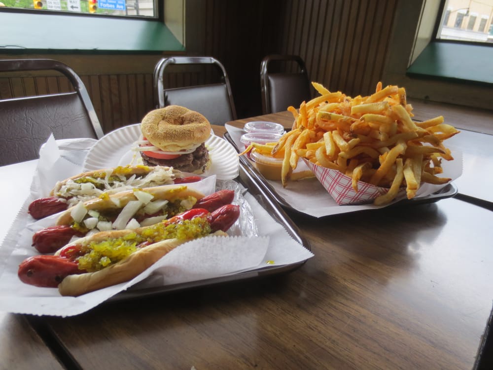 9 Fantastic Spots in Pittsburgh to Grab Fun, Kid-Friendly Food