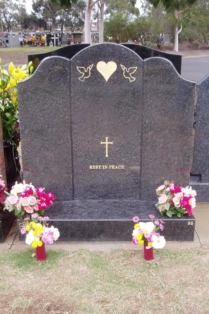 Lawn Monuments - Giovanni Vergara Memorials