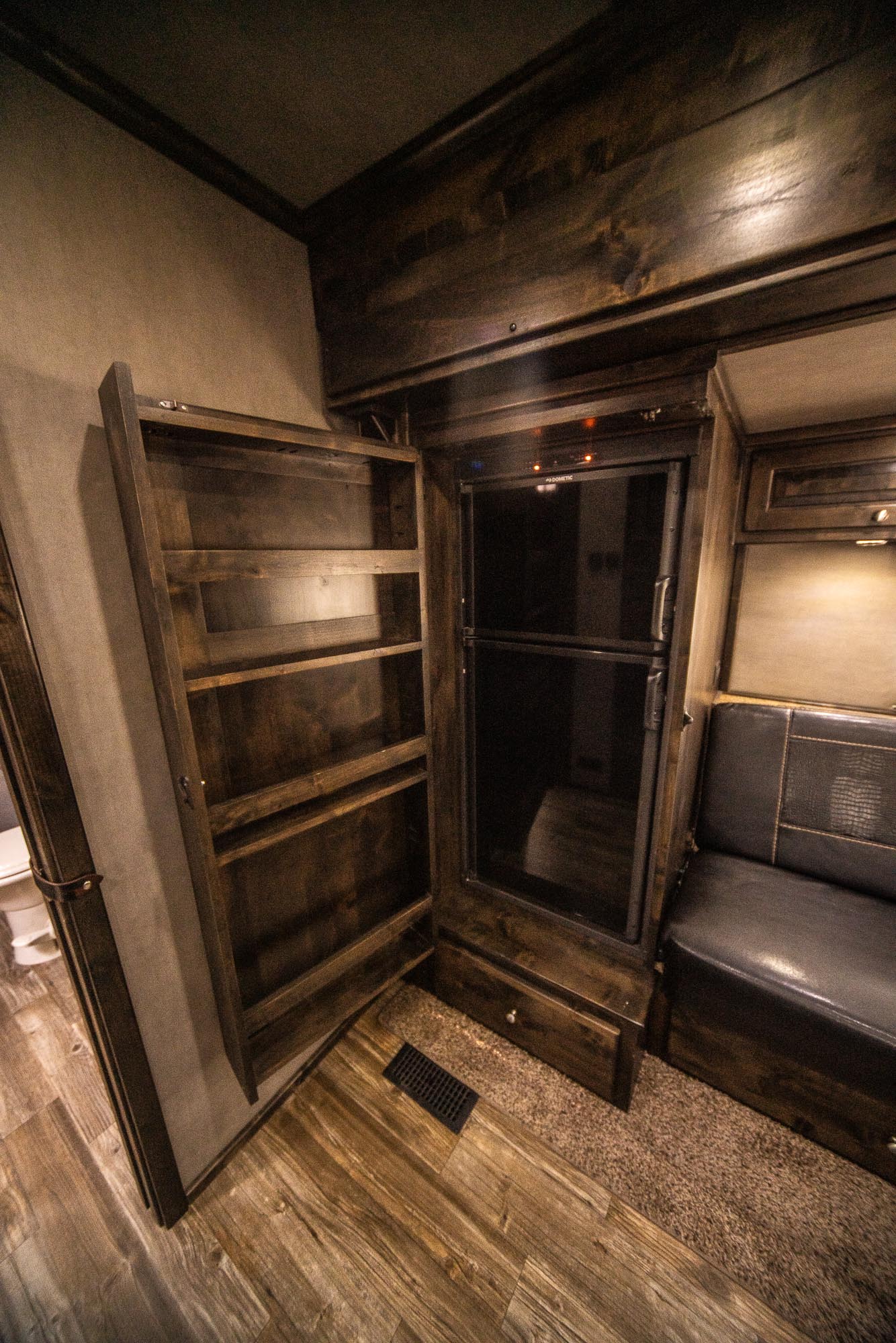 Living Quarter Customization | Logan Coach