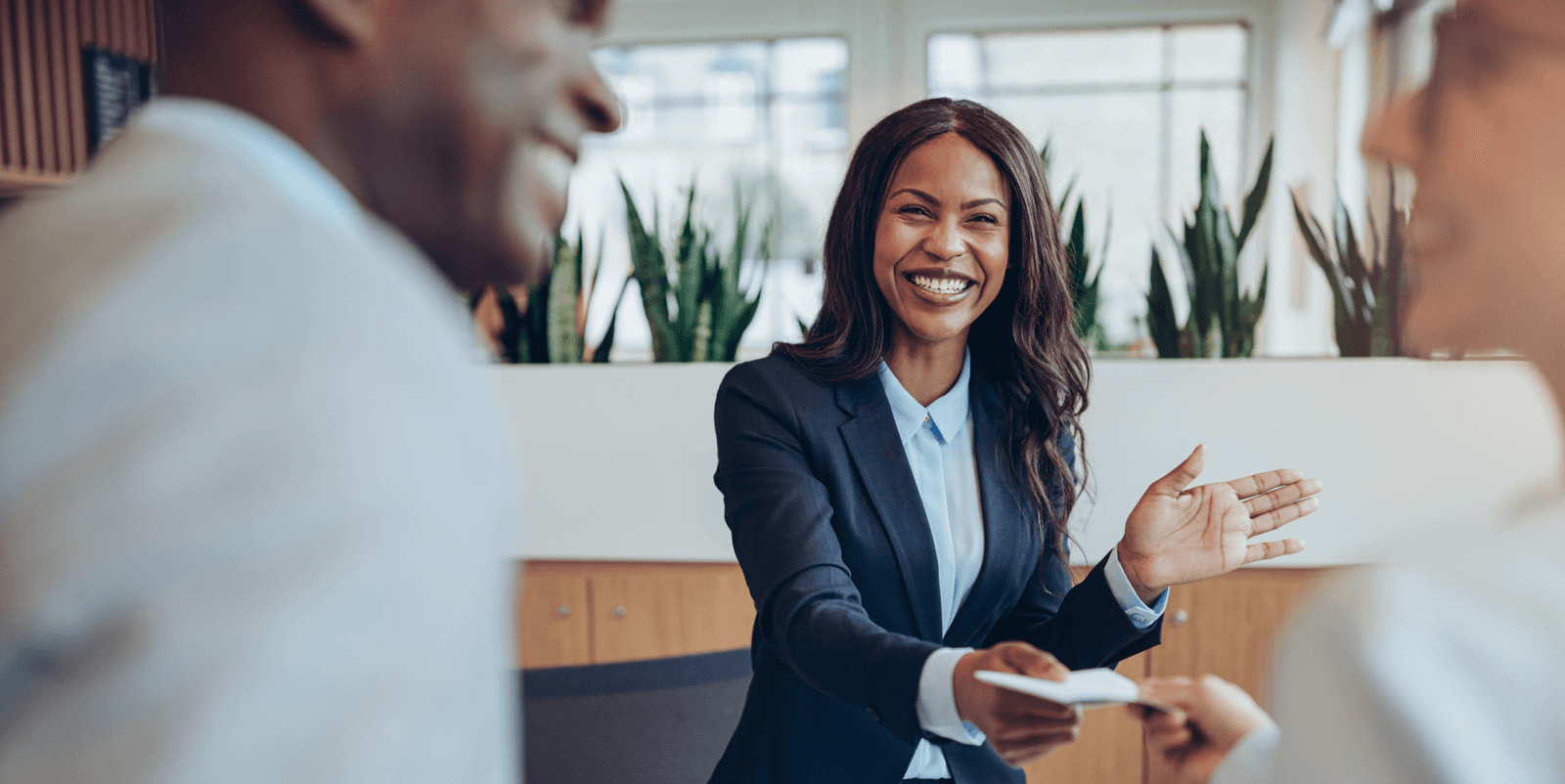 Welcoming & Greeting Hotel Guests: 13 Scripts To Follow