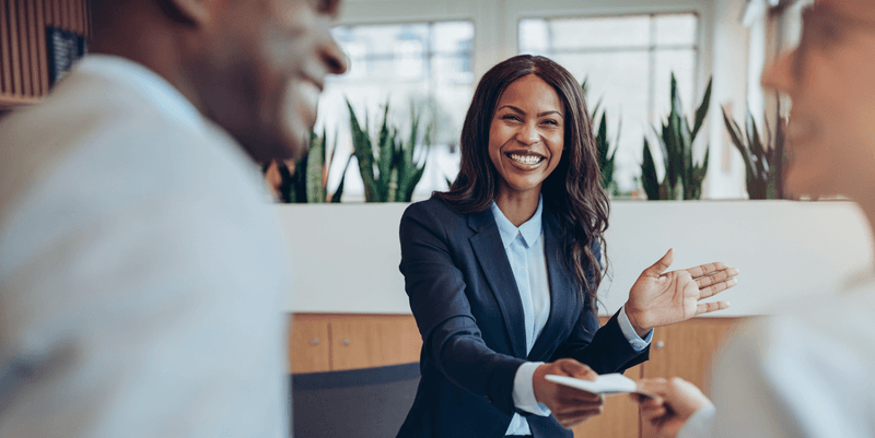 Welcoming & Greeting Hotel Guests: 13 Scripts To Follow