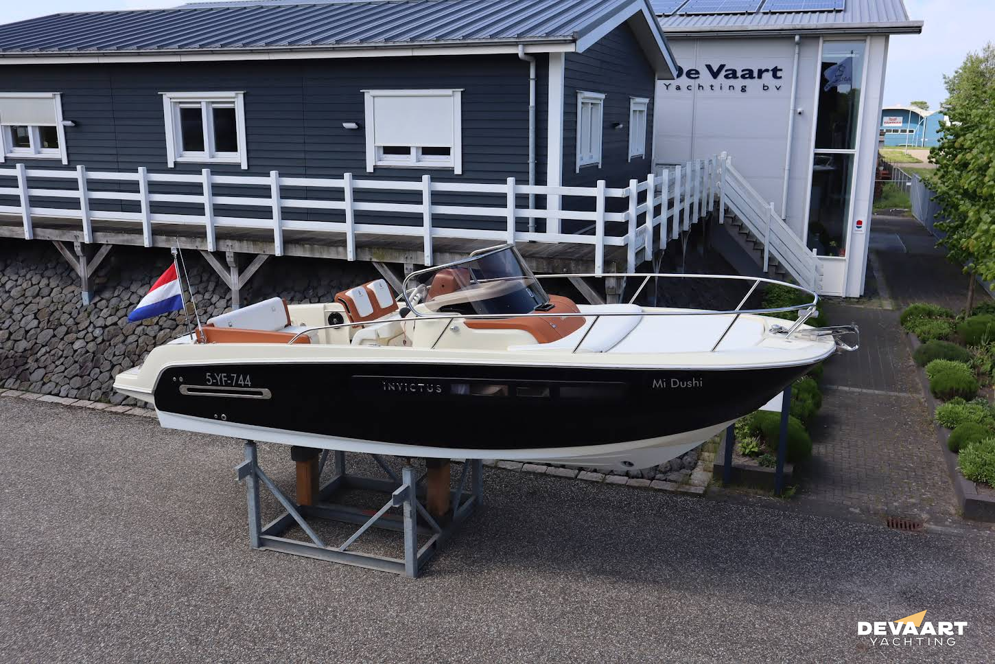 Invictus 250 CX - De Vaart Yachting