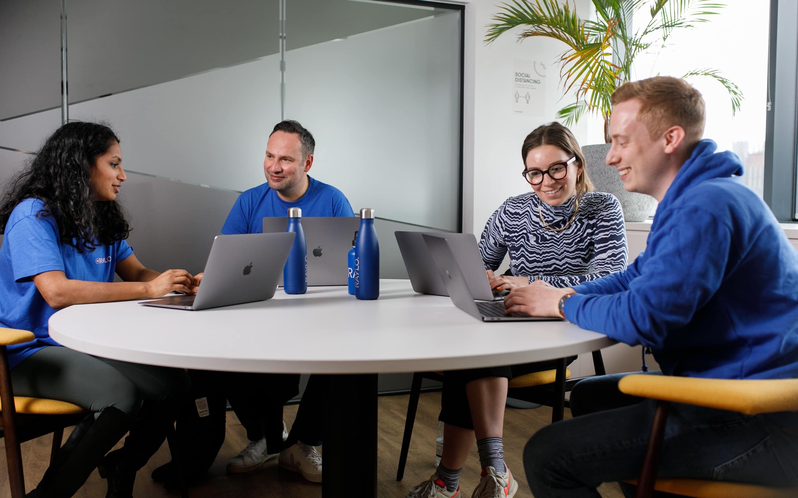 iPhone 14 SIM-free, iPad Pro, MacBook Pro | Raylo