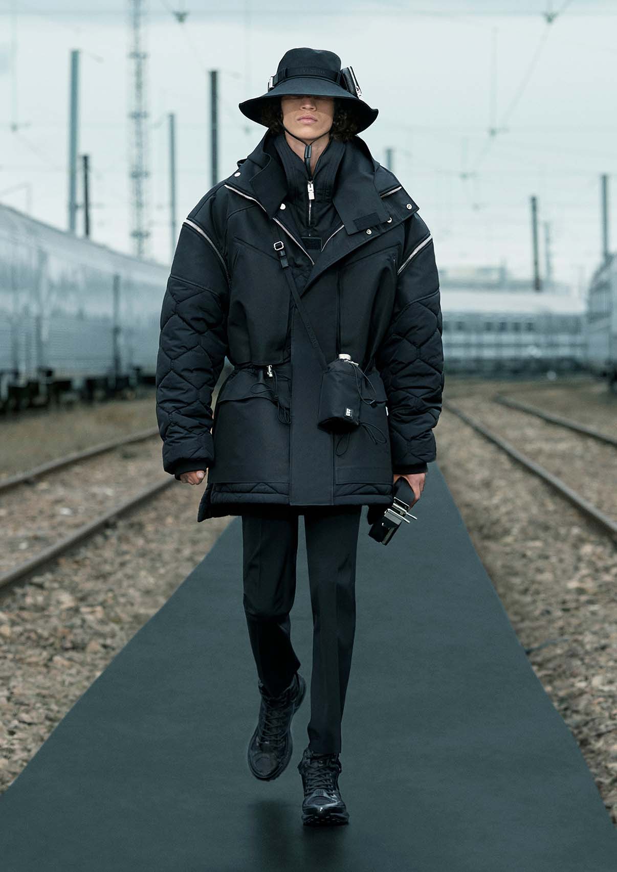 GIVENCHY SPRING 2022, Re-Edition Magazine