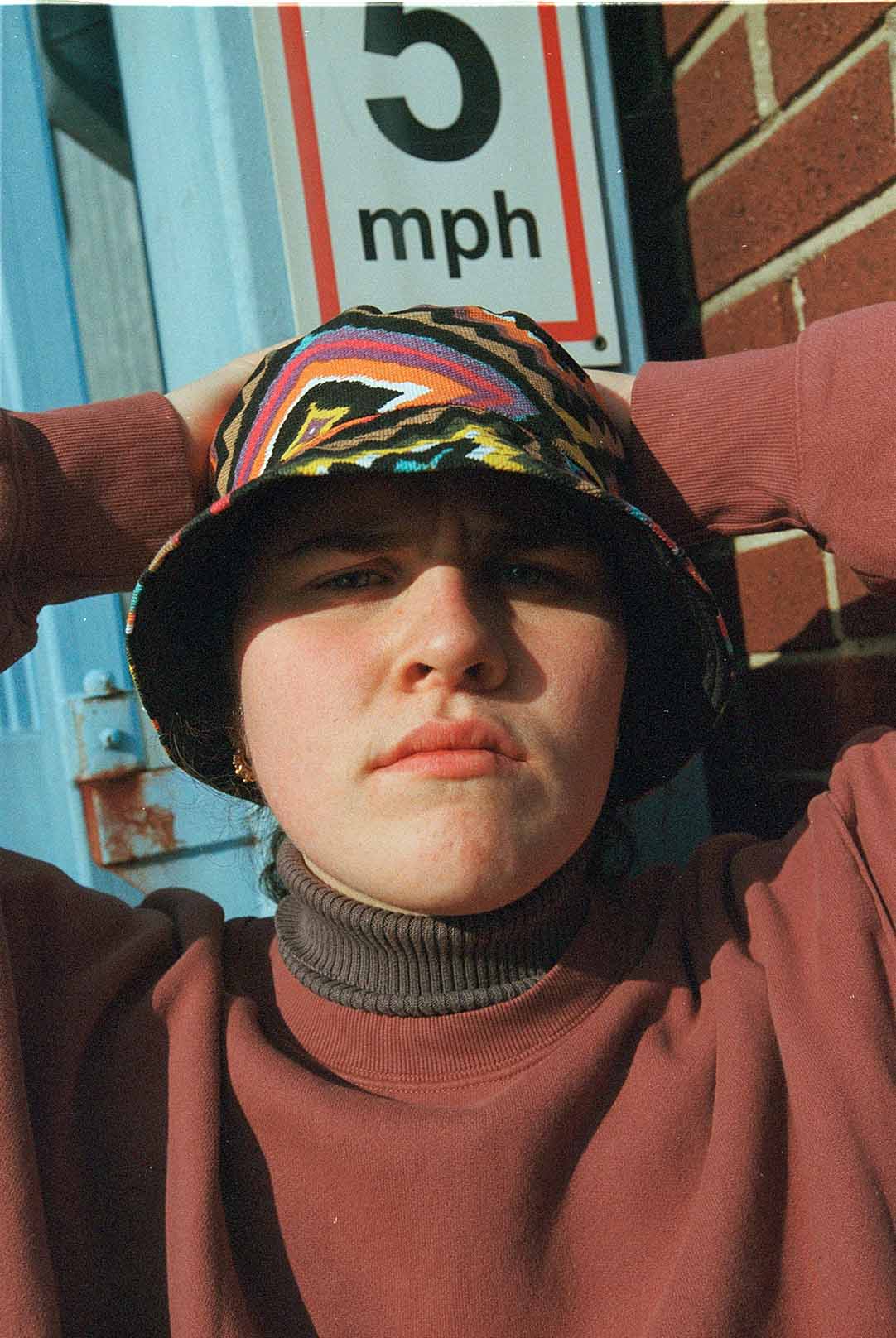 Venbee releases her new single with Goddard “Messy In Heaven”