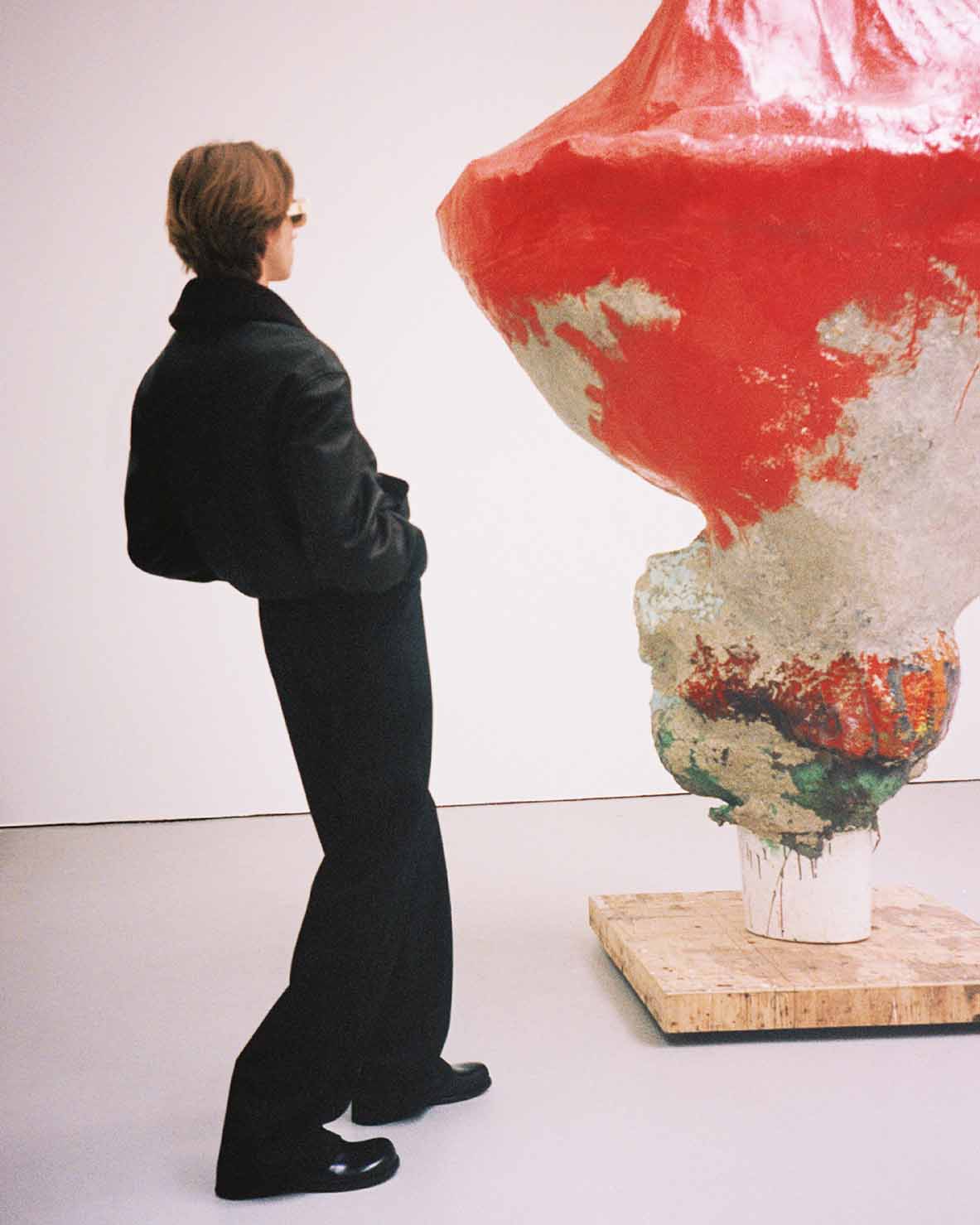 LOEWE presents a short film previewing the new SS24 men’s collection.