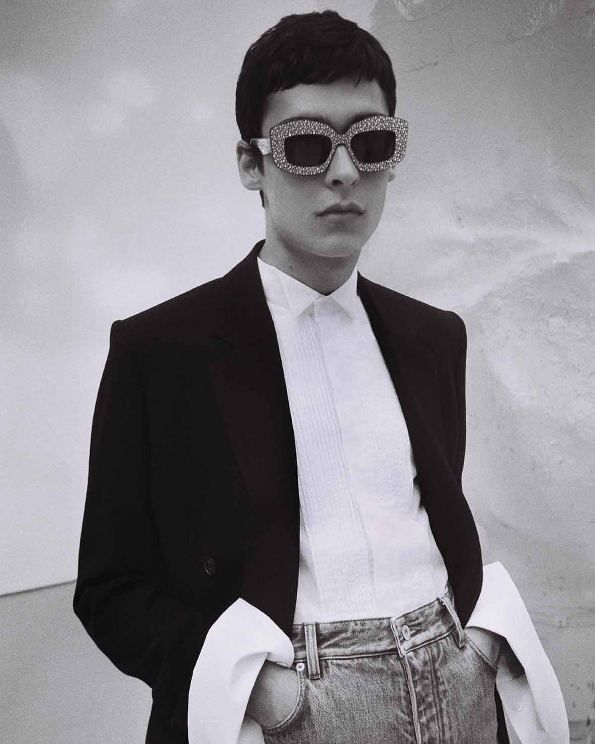 LOEWE presents a short film previewing the new SS24 men’s collection.