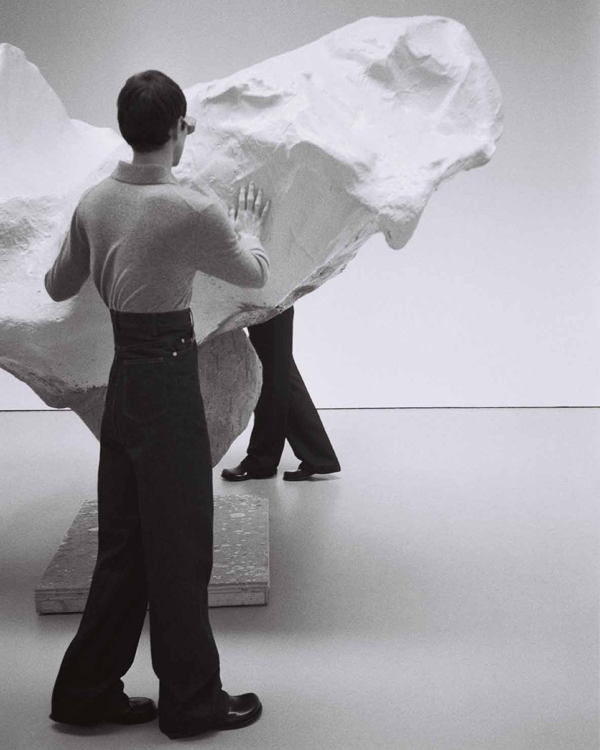 LOEWE presents a short film previewing the new SS24 men’s collection.