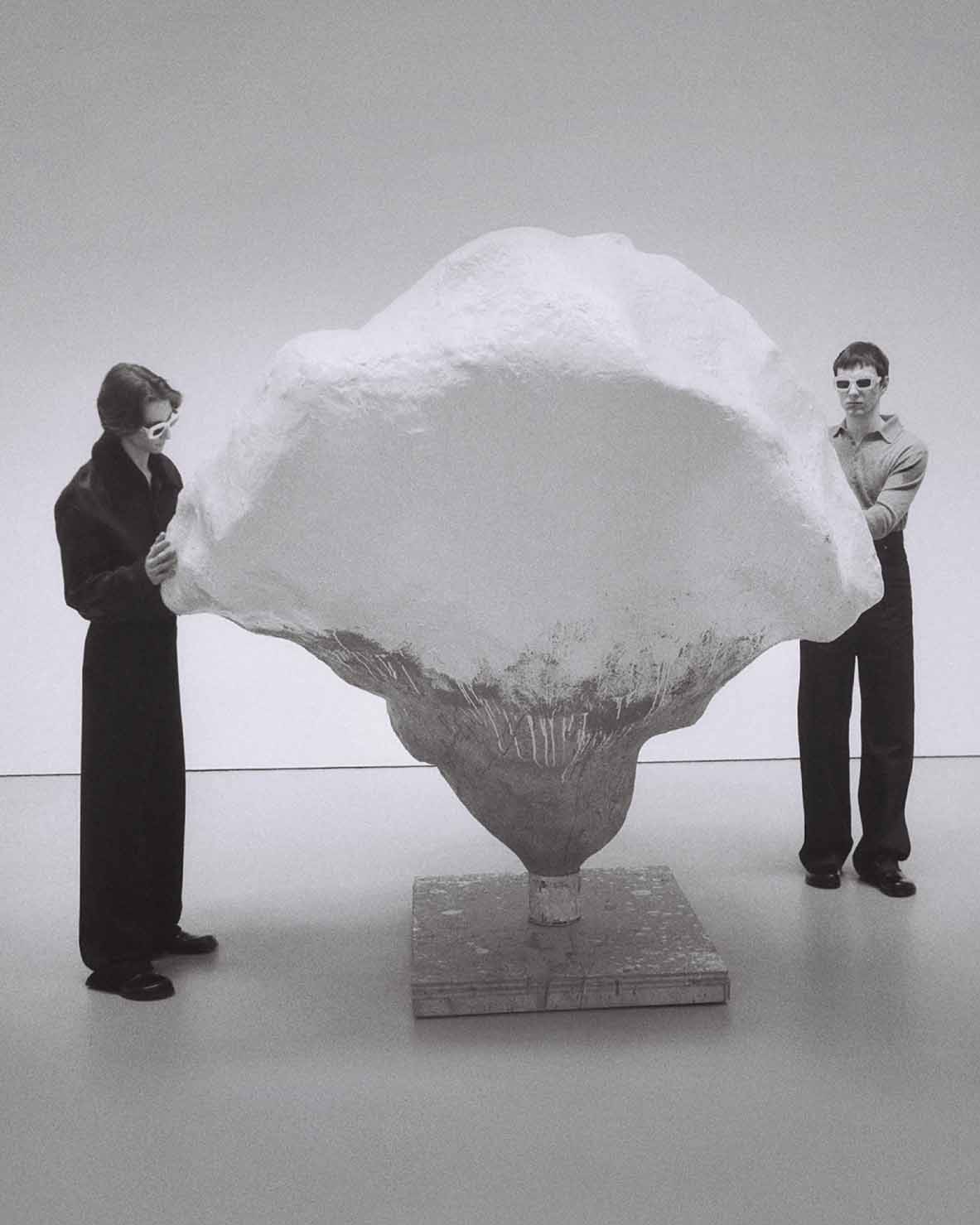 LOEWE presents a short film previewing the new SS24 men’s collection.