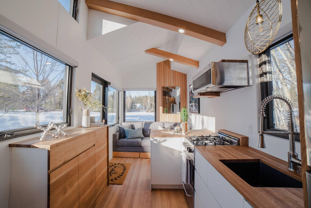 5 Cozy and Inspirational Tiny Homes in the Snow