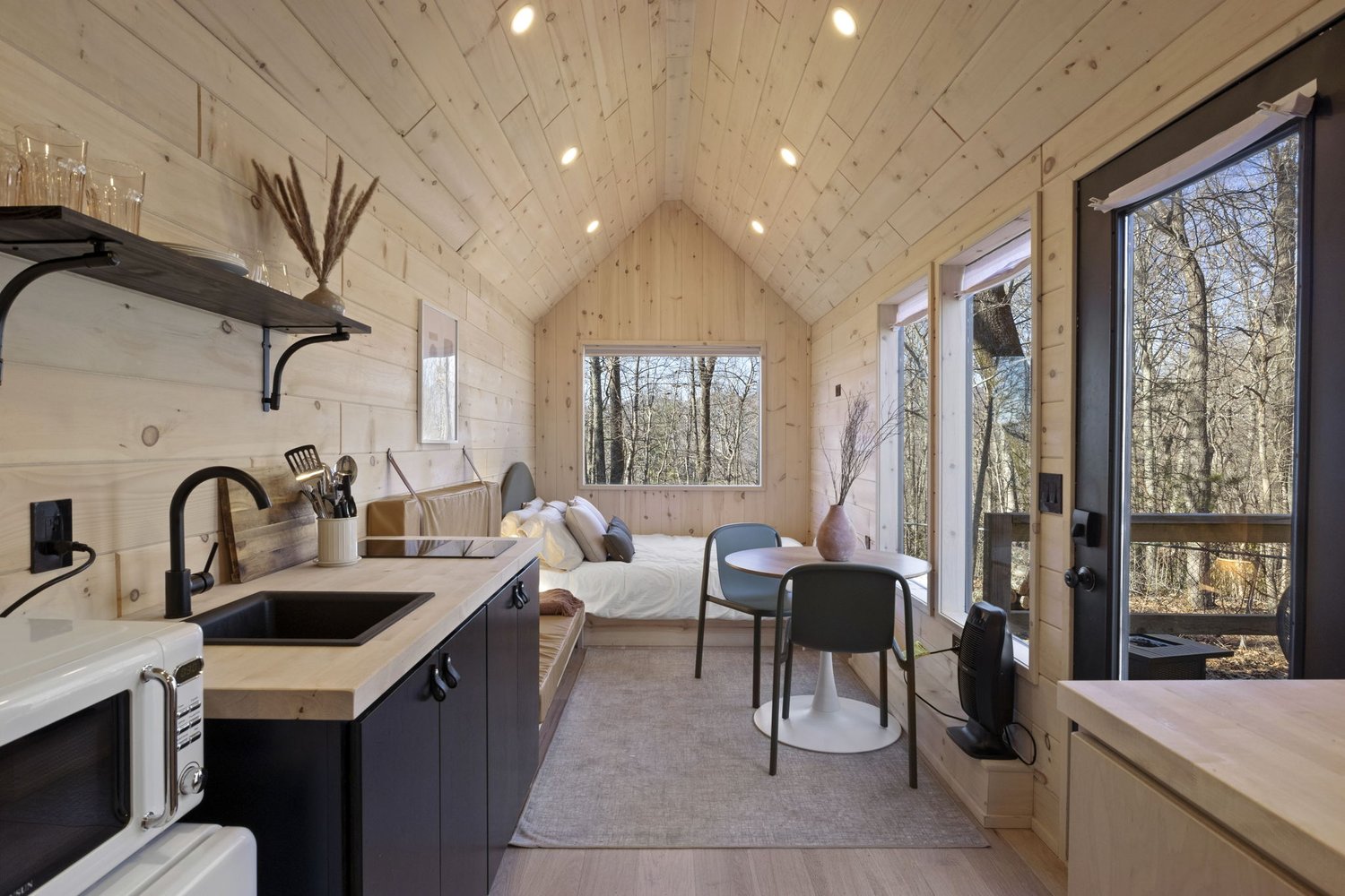 Pros and Cons of College Students Living in Tiny Houses