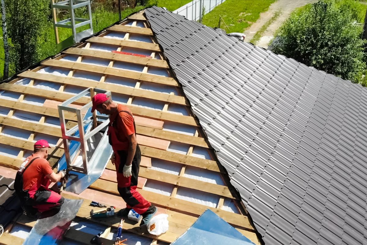 Top Roofing Materials for Your Tiny House: Durability Meets Style