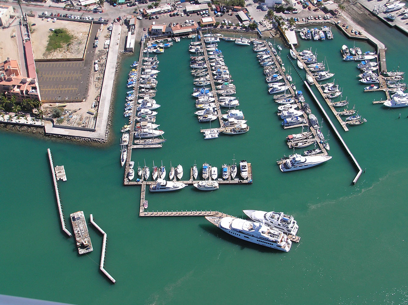 Aluminum Marinas - Commercial Marinas for Large Watercraft or ...