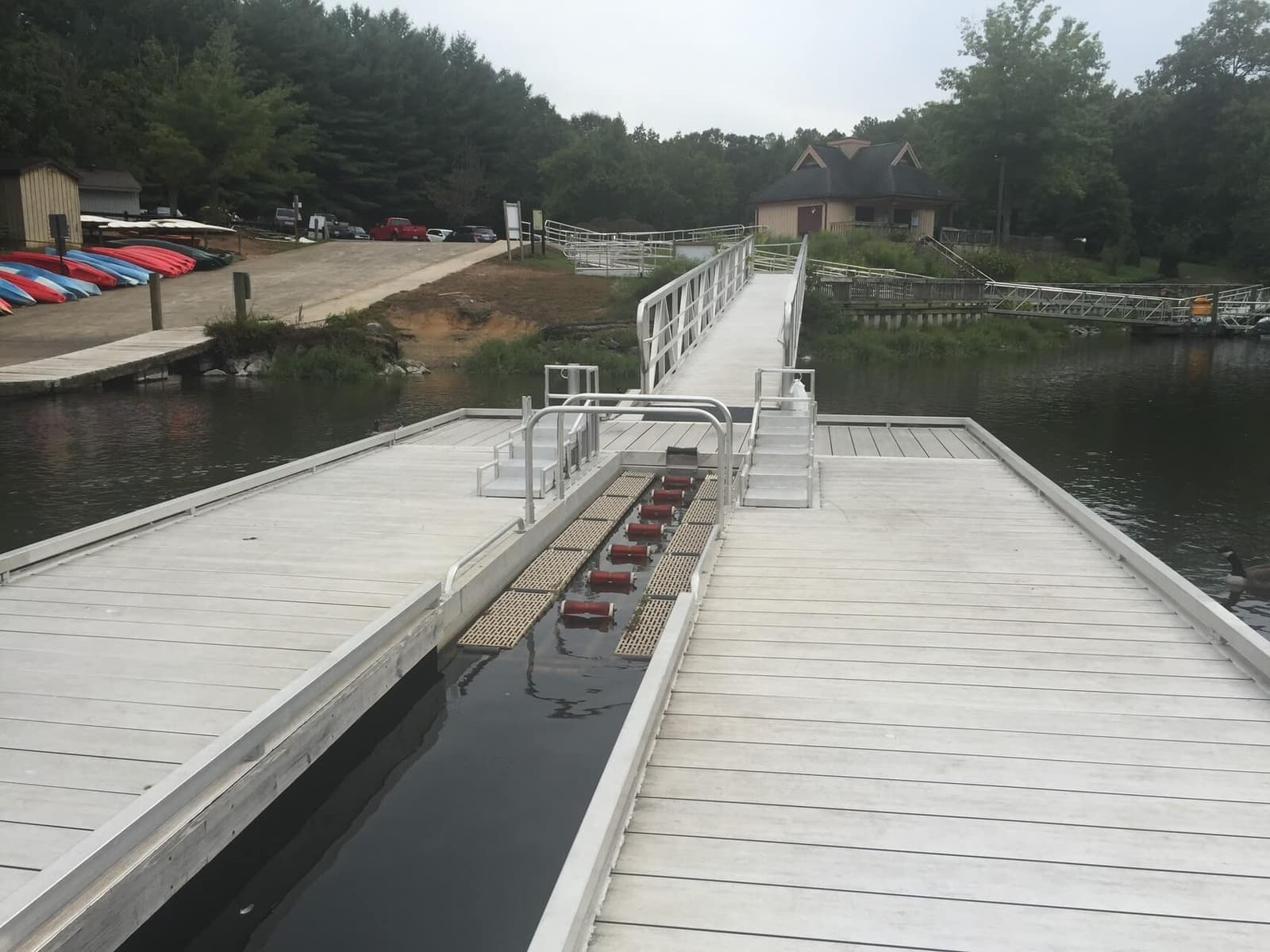 Aluminum Piers - Boardwalks, Fishing Piers, Fixed & Floating Piers