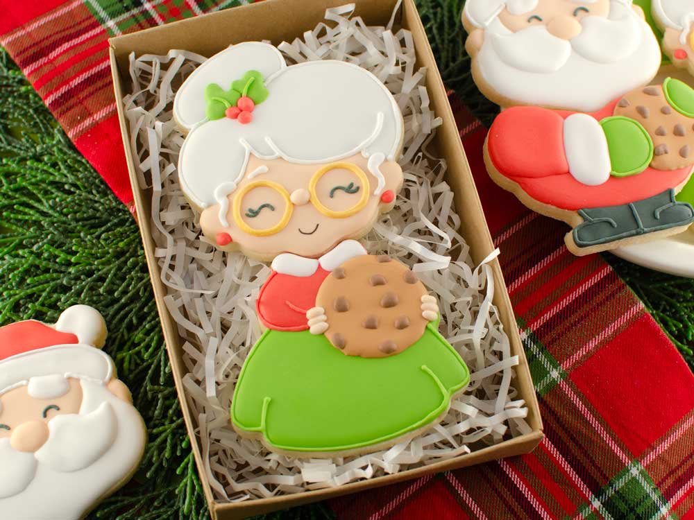 How to Make a Mrs. Claus Cookie Set