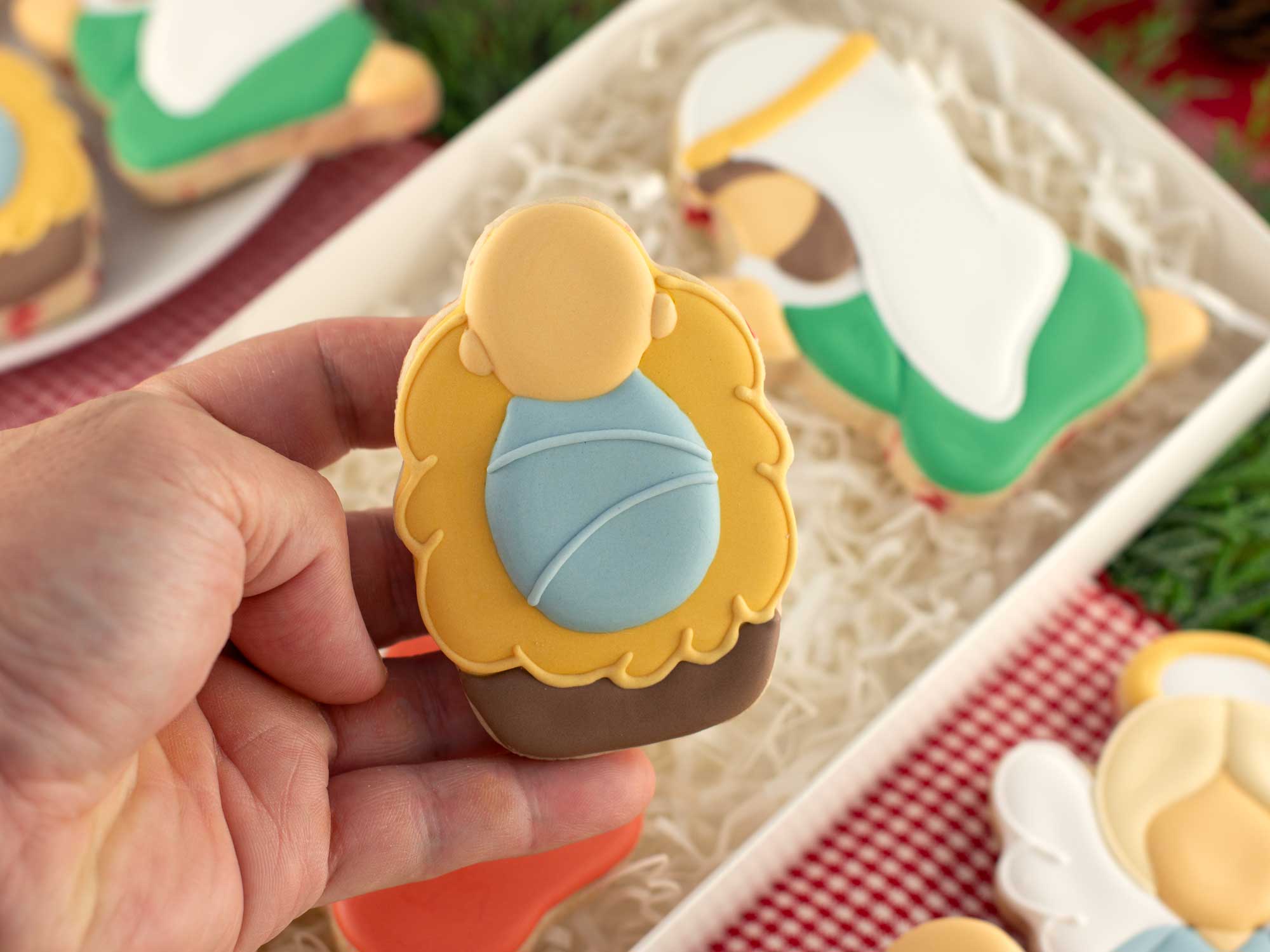 Decorating a Minimalist Nativity Cookie Set for Christmas