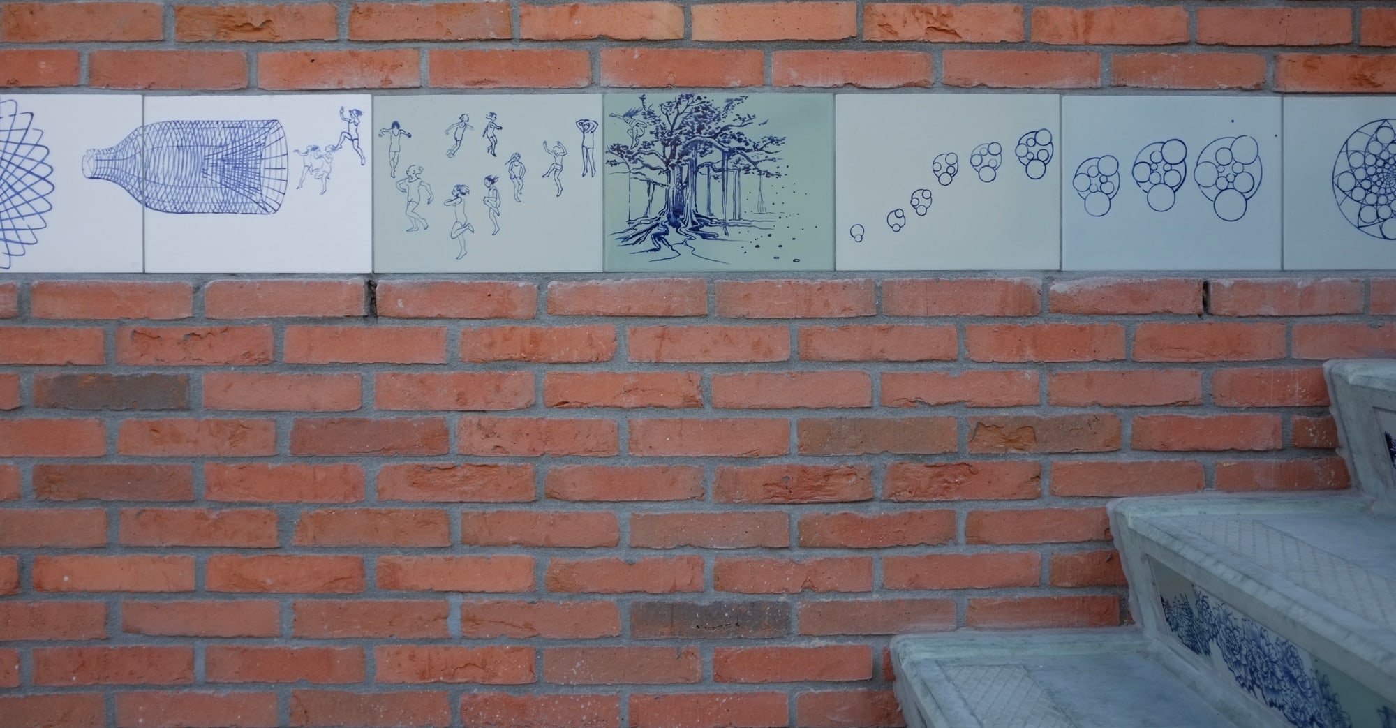 José den Hartog - Tiles in Architecture: Uilebomen & Hekkelaan