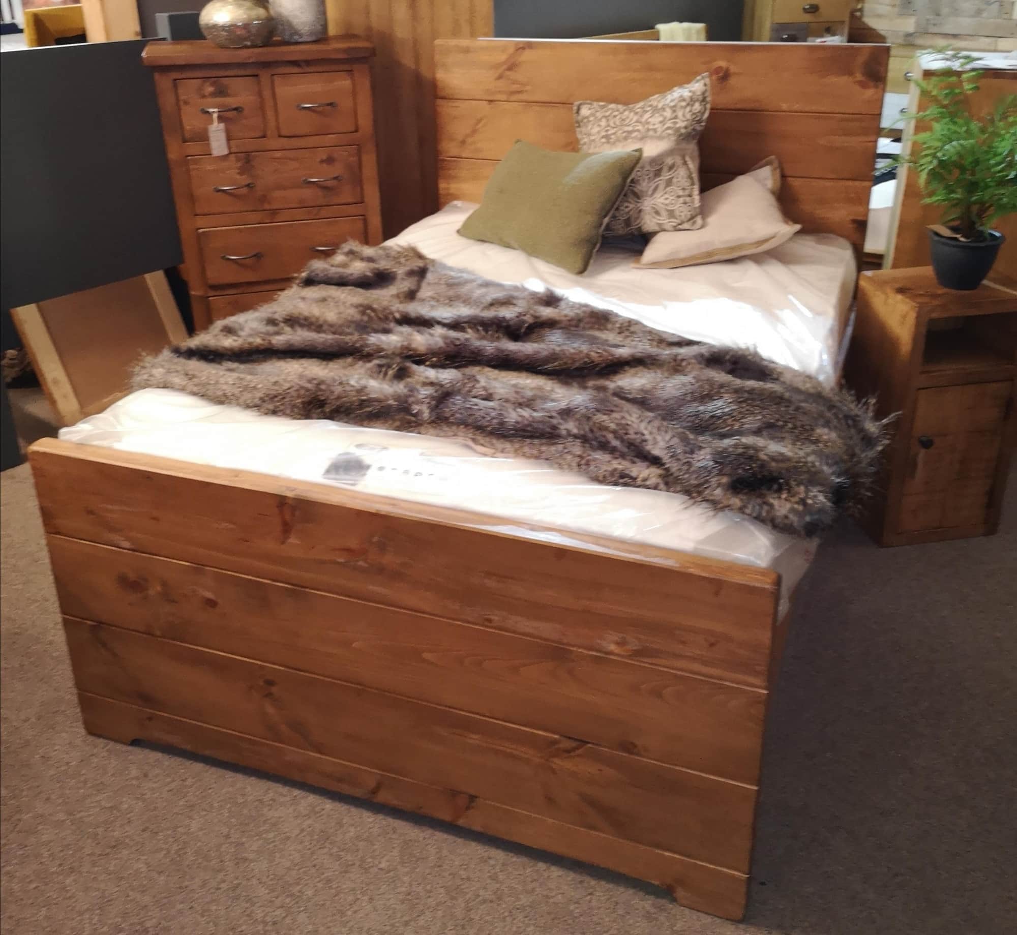RUSTIC Mojo 3' Plank Bed | Bedroom Furniture | Alexander Ellis