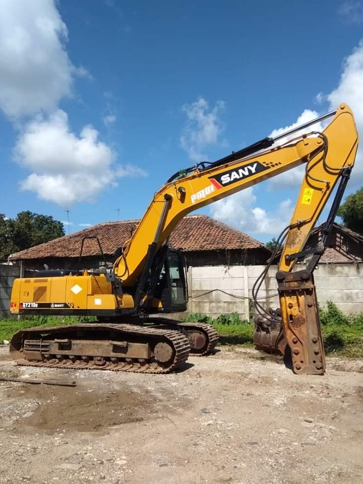 Sewa 20-ton Sany Excavator + Breaker | Trek | trek.id