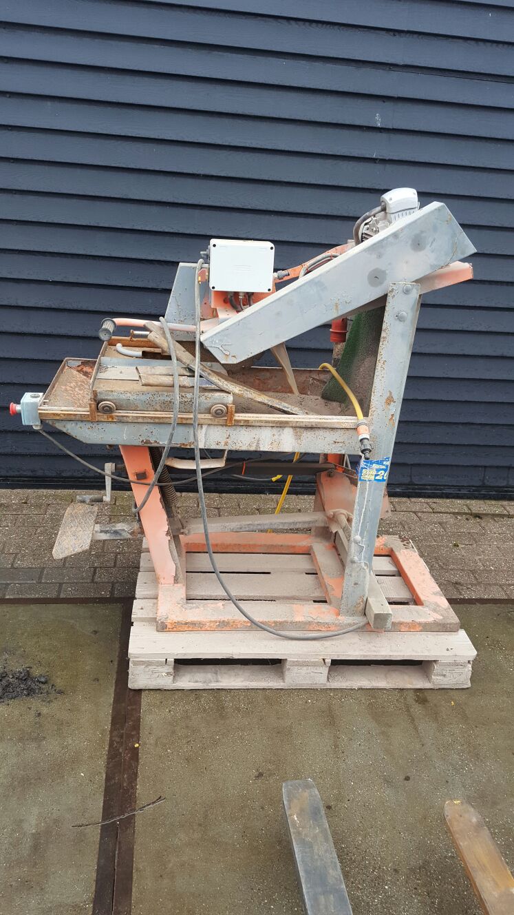 STENEN ZAAGMACHINE