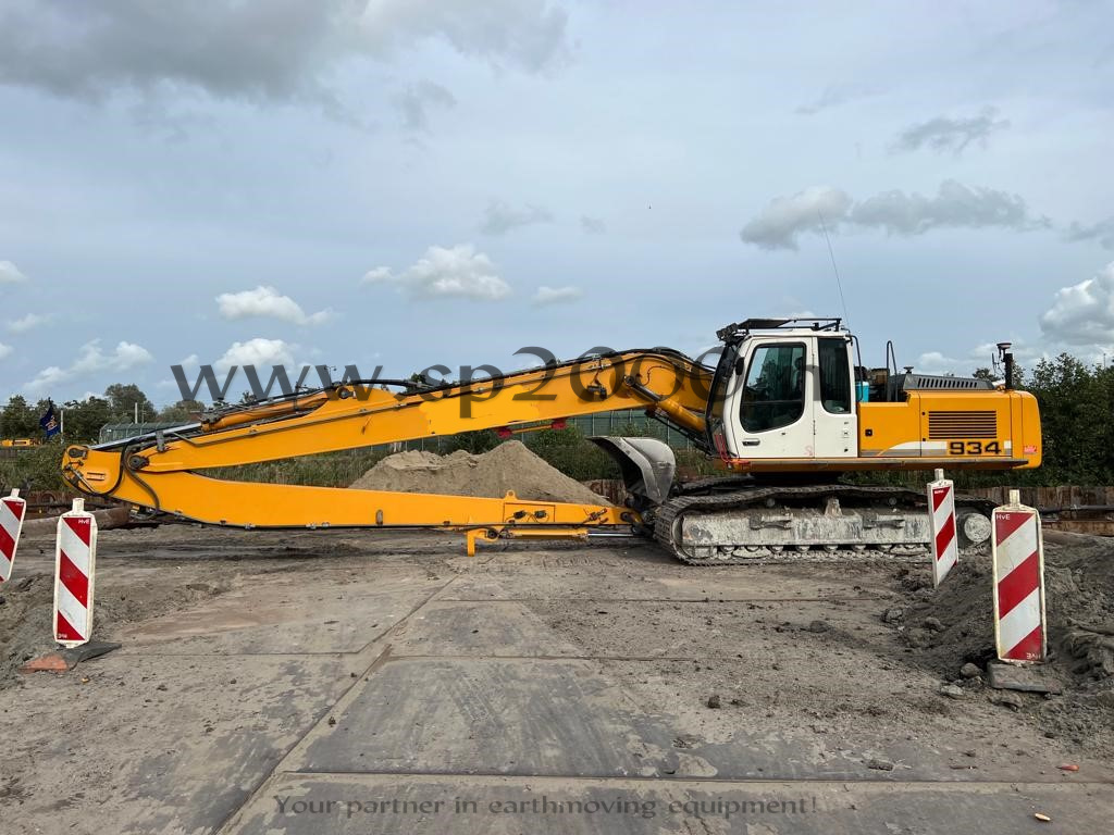 Liebherr R934C 18 M long boom track excavator