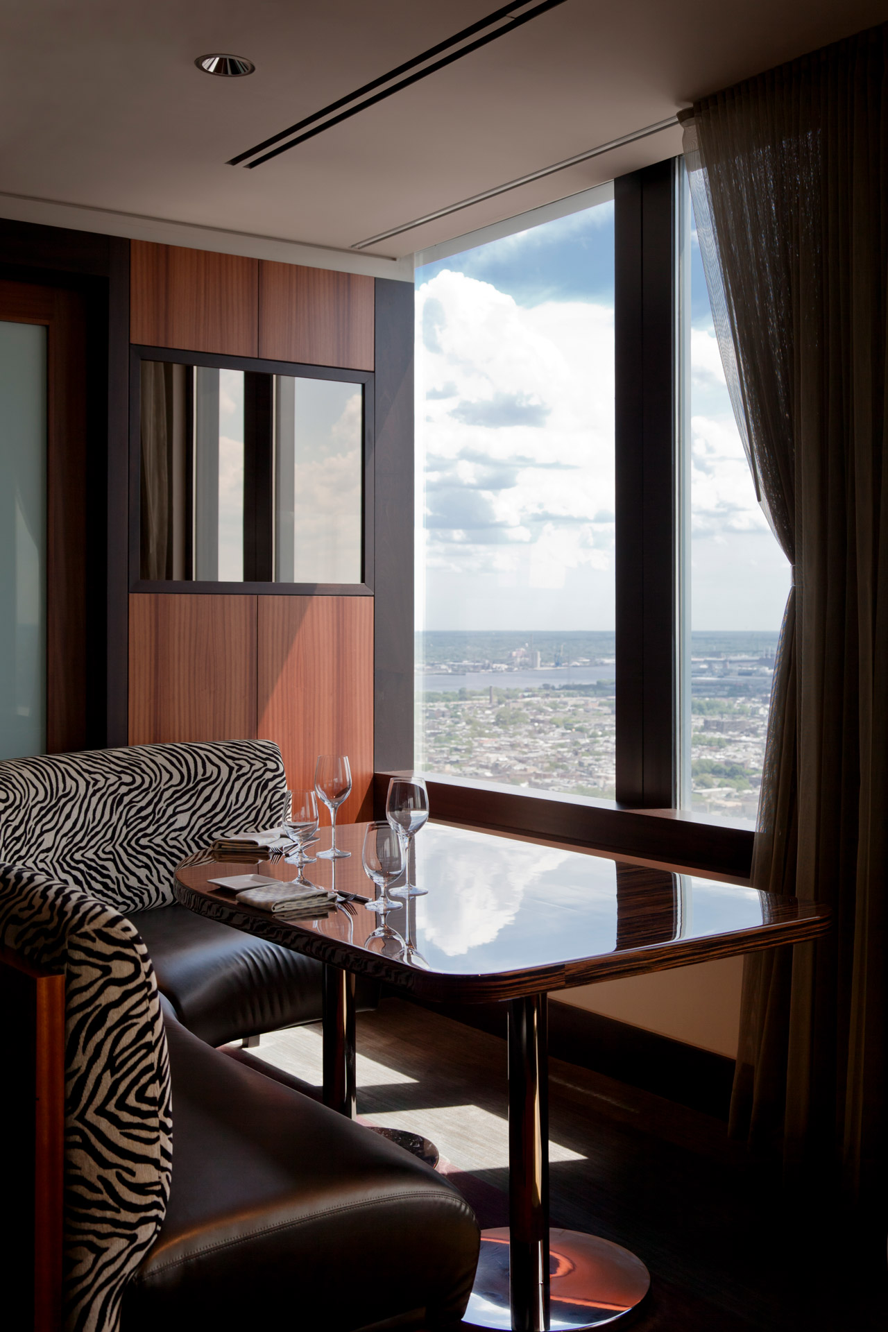 R2L | Restaurants | Cass Calder Smith