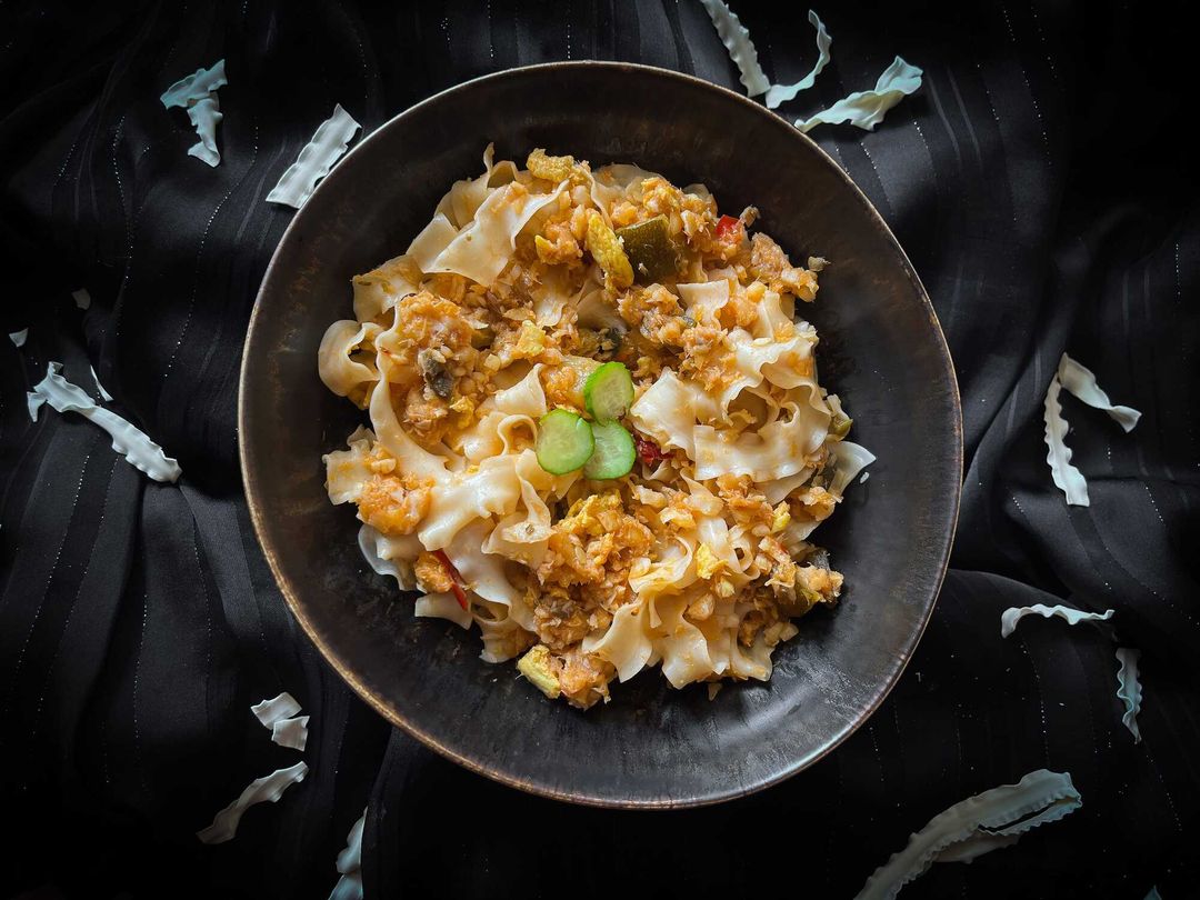 Nouilles au colin et à la ratatouille faible en calories, riche en ...