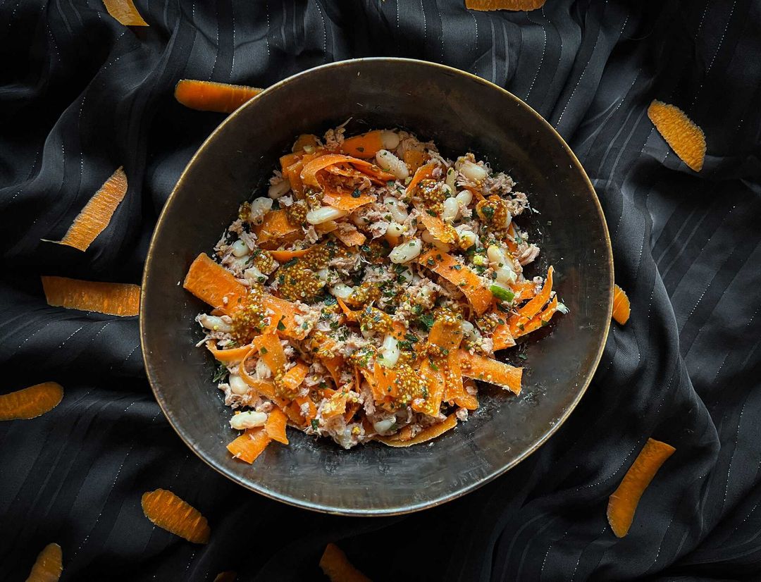 Salade de haricots blancs, carottes, thon et sauce moutarde sésame ...