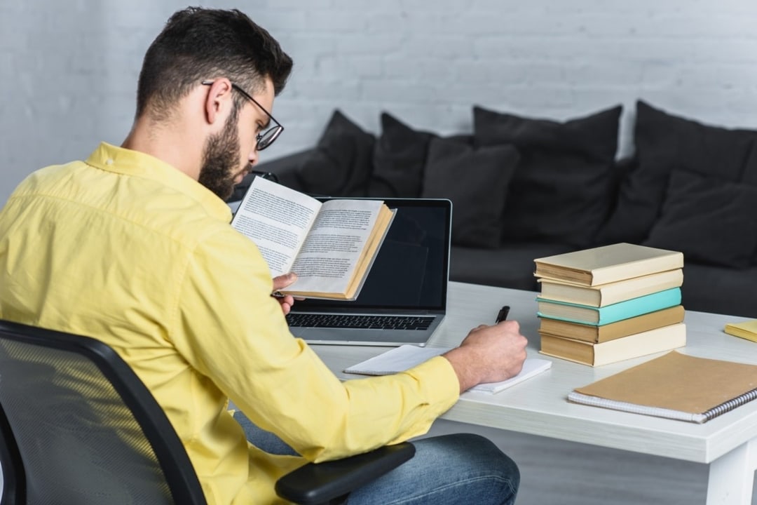 Best Books That Help You Land an SDE Job at FAANG+ Companies