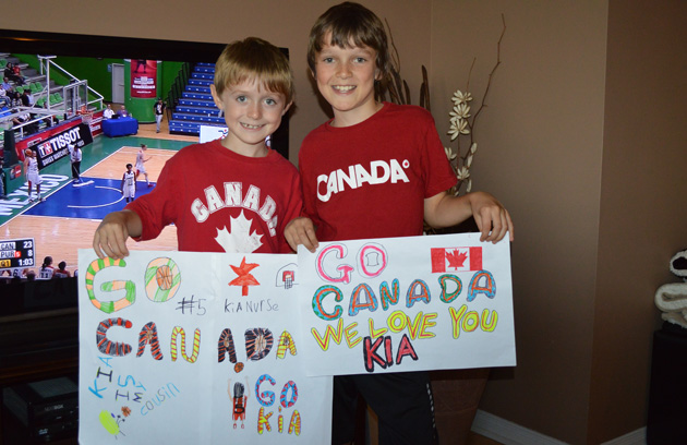 Canadians Cheer on the Swnt!