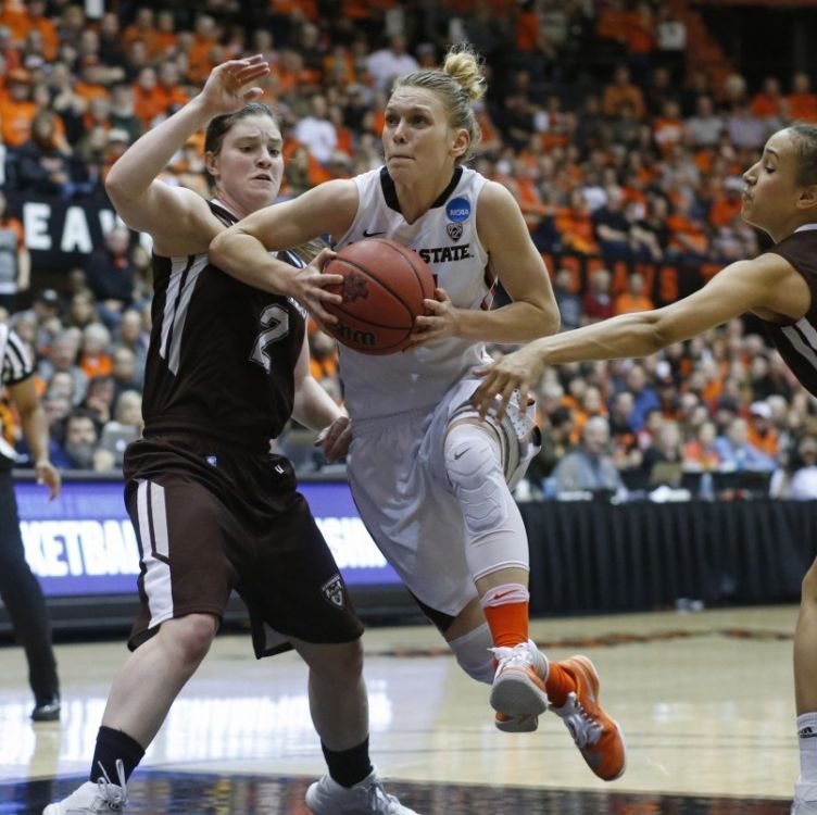 Canadian Women Strong in First Week of NCAA Tournament