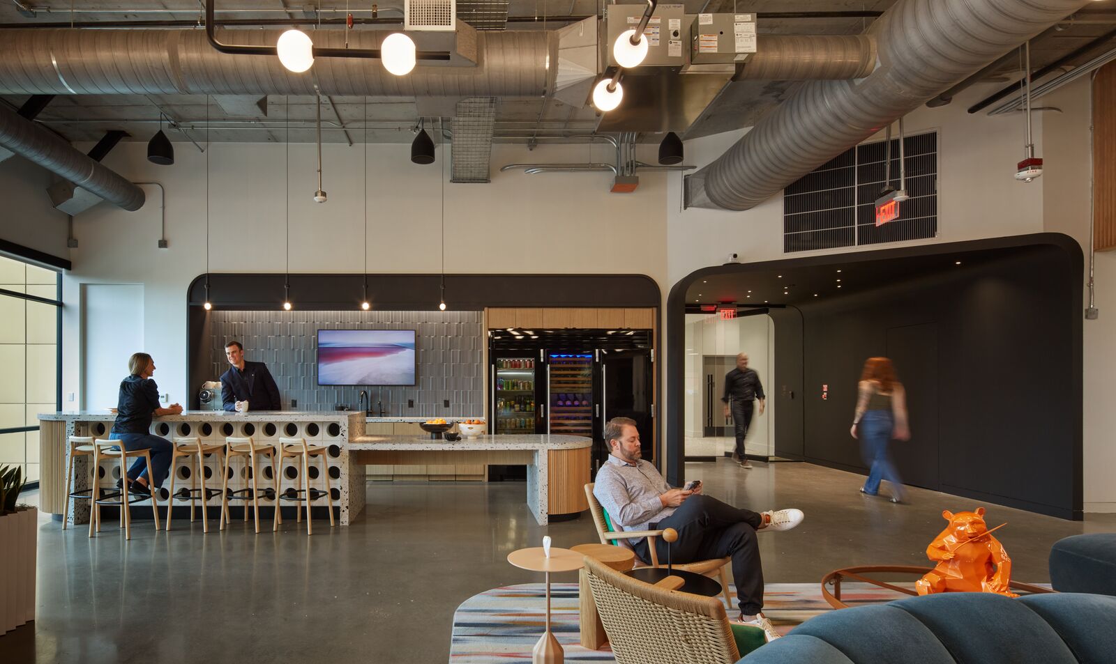 Dallas Showroom: The Ultimate Hybrid Space