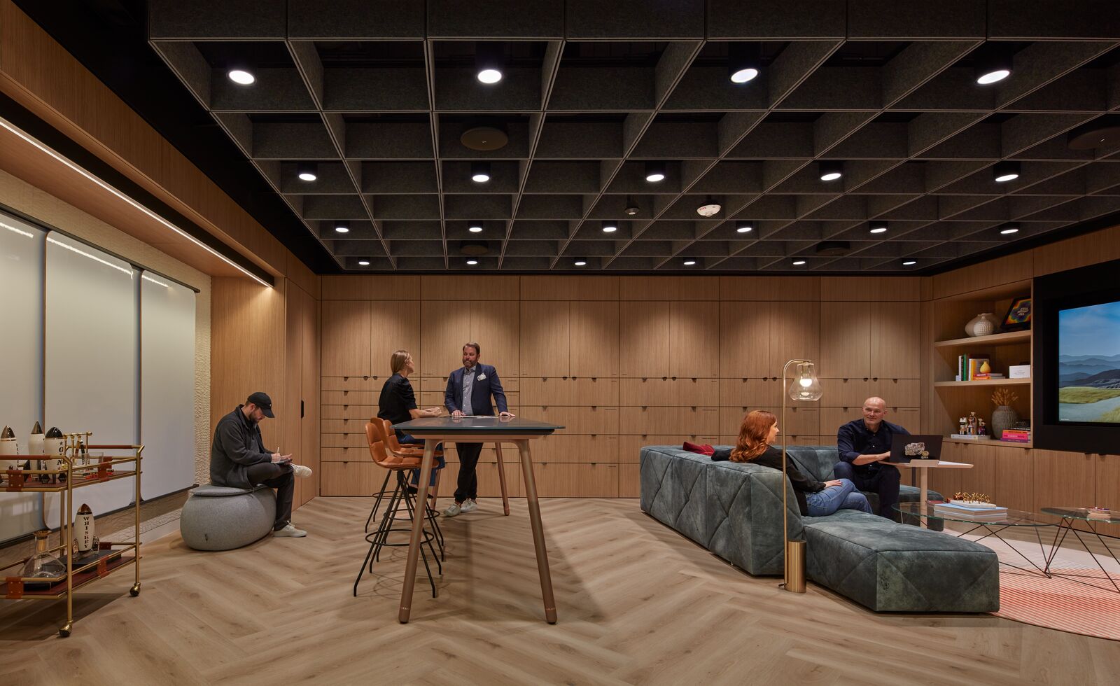 Dallas Showroom: The Ultimate Hybrid Space