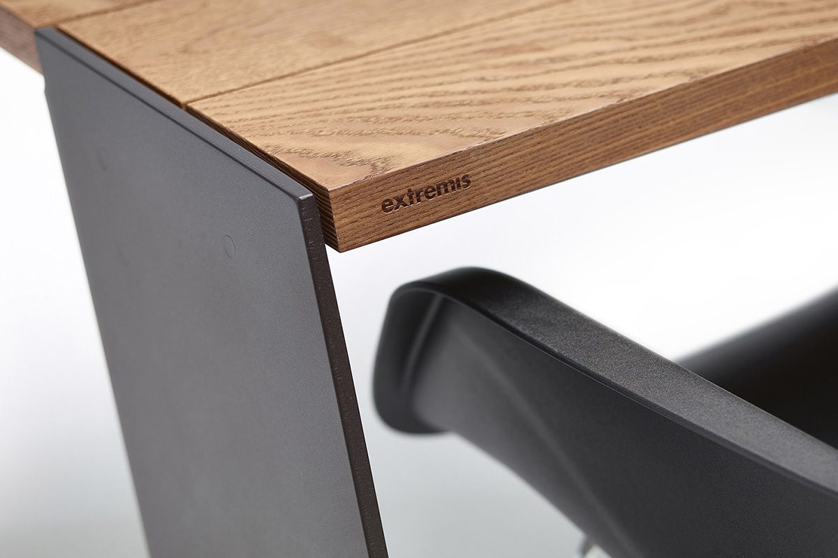 Extremis Hopper Table