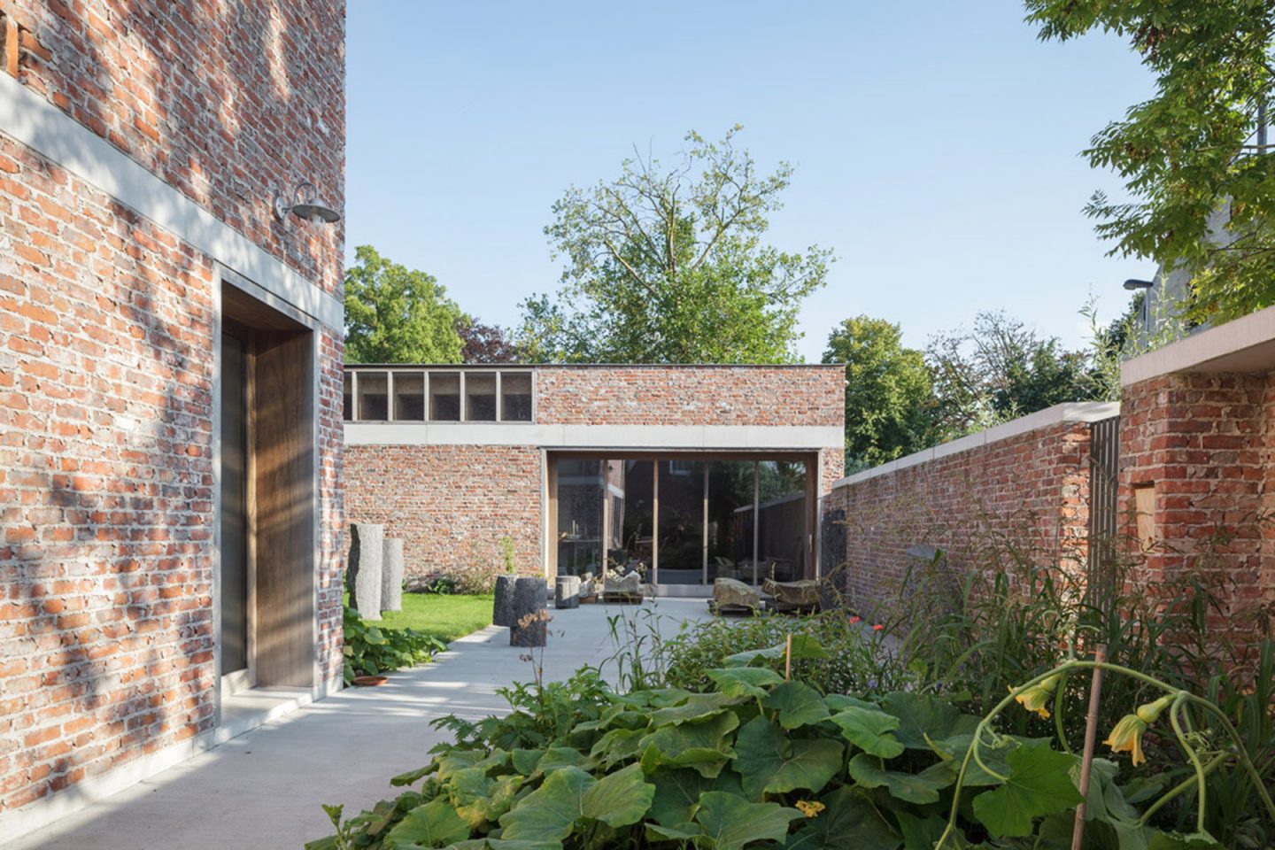 Atelierwoning by Raamwerk and Van Gelder Tilleman